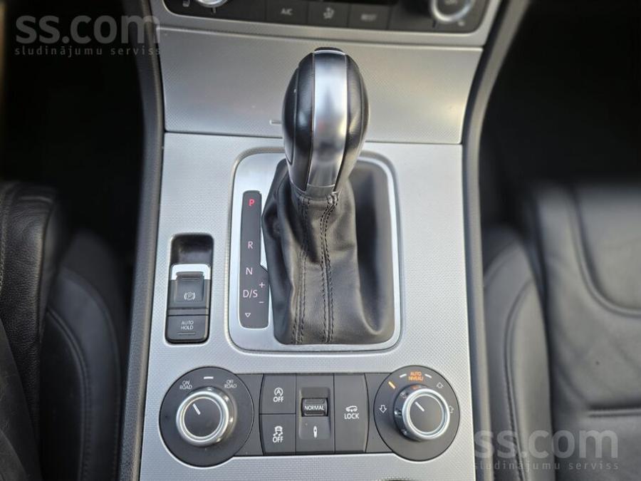 Grey Volkswagen Touareg 2014 in Rezekne, with an engine capacity of 3.00 L and mileage of 0 thousand km for 10850 €, photo 18 on AUTOMOTO.COM.LV