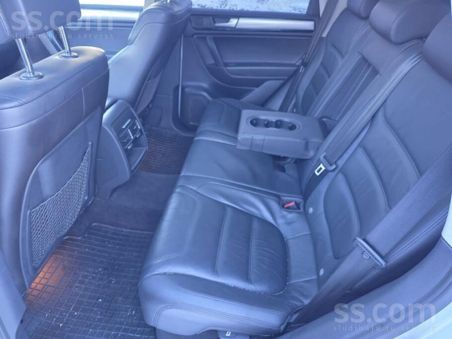 Grey Volkswagen Touareg 2014 in Rezekne, with an engine capacity of 3.00 L and mileage of 0 thousand km for 10850 €, photo 21 on AUTOMOTO.COM.LV