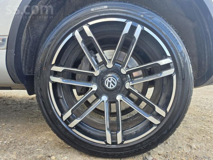 Grey Volkswagen Touareg 2014 in Rezekne, with an engine capacity of 3.00 L and mileage of 0 thousand km for 10850 €, photo 30 on AUTOMOTO.COM.LV
