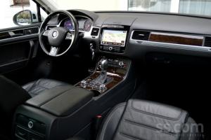 Pelēks Volkswagen Touareg 2014 Tukums, ar dzinēja tilpumu 3.00 L un nobraukumu 258 tūkst. km par 14190 €, foto 13 vietnē AUTOMOTO.COM.LV