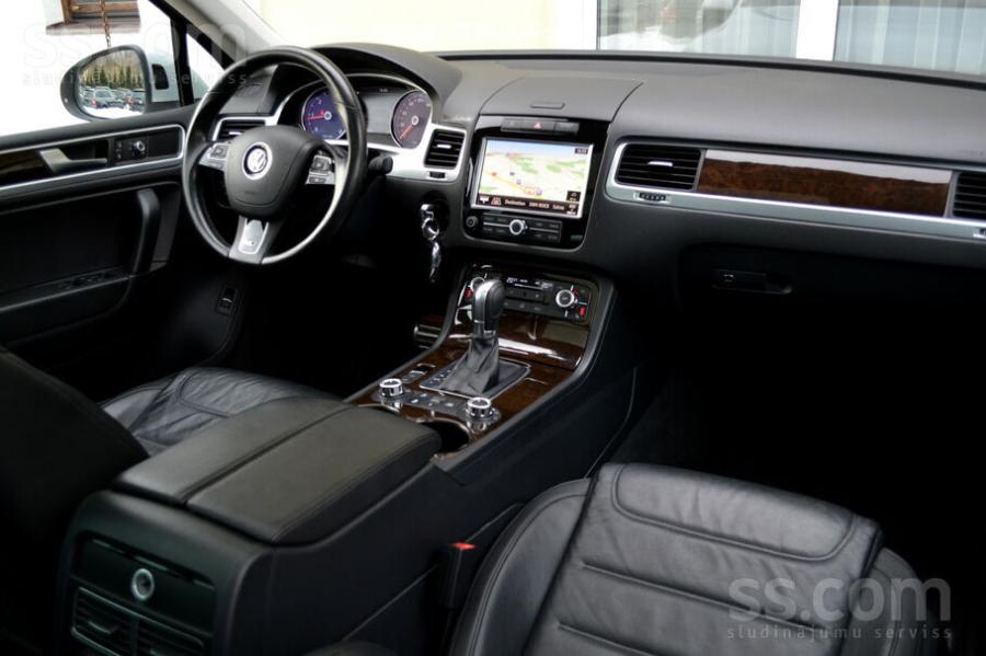Pelēks Volkswagen Touareg 2014 Tukums, ar dzinēja tilpumu 3.00 L un nobraukumu 258 tūkst. km par 14190 €, foto 13 vietnē AUTOMOTO.COM.LV