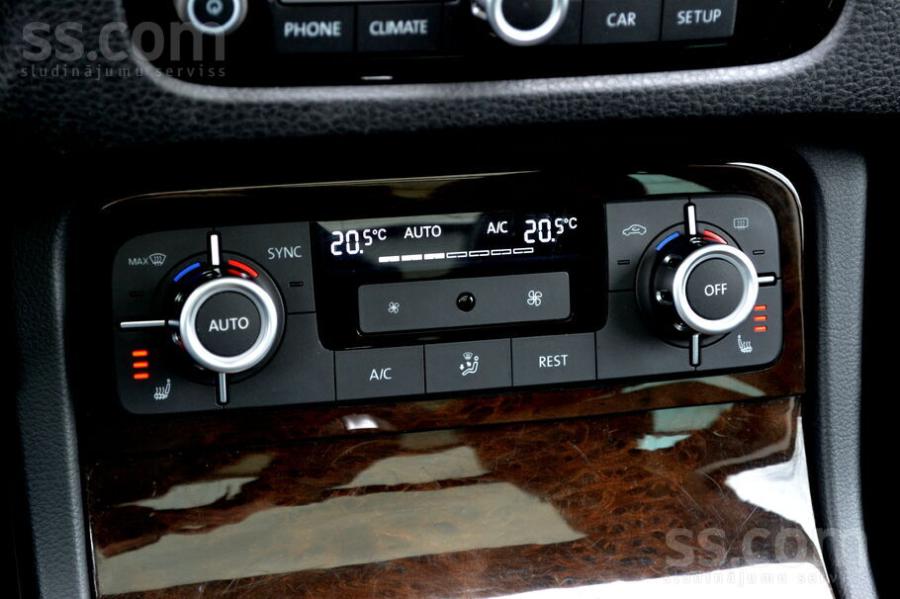 Pelēks Volkswagen Touareg 2014 Tukums, ar dzinēja tilpumu 3.00 L un nobraukumu 258 tūkst. km par 14190 €, foto 18 vietnē AUTOMOTO.COM.LV