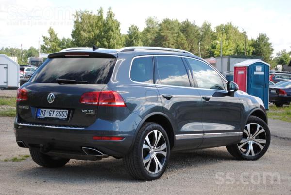 Grey Volkswagen Touareg 2014 in Riga, with an engine capacity of 3.00 L and mileage of 259 thousand km for 12990 €, photo 2 on AUTOMOTO.COM.LV