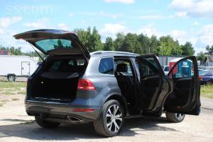 Pelēks Volkswagen Touareg 2014 Rīga, ar dzinēja tilpumu 3.00 L un nobraukumu 259 tūkst. km par 12990 €, foto 8 vietnē AUTOMOTO.COM.LV