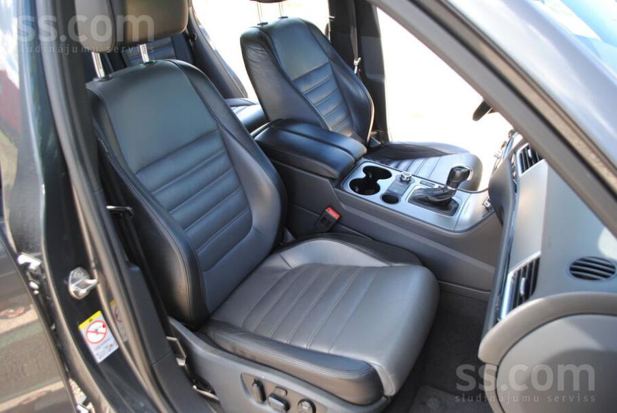 Pelēks Volkswagen Touareg 2014 Rīga, ar dzinēja tilpumu 3.00 L un nobraukumu 259 tūkst. km par 12990 €, foto 14 vietnē AUTOMOTO.COM.LV
