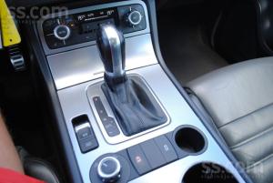 Pelēks Volkswagen Touareg 2014 Rīga, ar dzinēja tilpumu 3.00 L un nobraukumu 259 tūkst. km par 12990 €, foto 23 vietnē AUTOMOTO.COM.LV