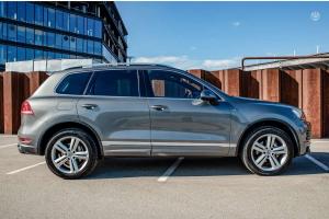 Grey Volkswagen Touareg 2014 in Kaunas, with an engine capacity of 3.00 L and mileage of 300 thousand km for 13500 €, photo 6 on AUTOMOTO.COM.LV