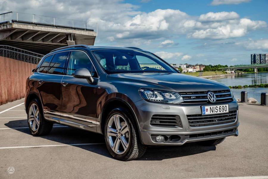 Grey Volkswagen Touareg 2014 in Kaunas, with an engine capacity of 3.00 L and mileage of 300 thousand km for 13500 €, photo 9 on AUTOMOTO.COM.LV