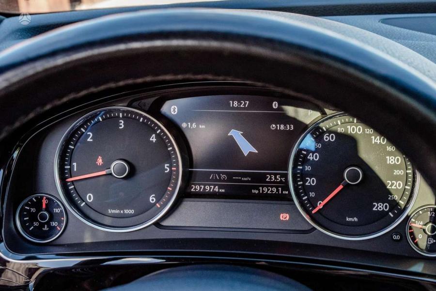 Grey Volkswagen Touareg 2014 in Kaunas, with an engine capacity of 3.00 L and mileage of 300 thousand km for 13500 €, photo 22 on AUTOMOTO.COM.LV