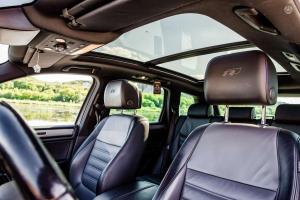 Grey Volkswagen Touareg 2014 in Kaunas, with an engine capacity of 3.00 L and mileage of 300 thousand km for 13500 €, photo 32 on AUTOMOTO.COM.LV