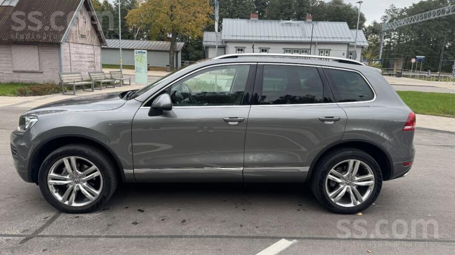 Pelēks Volkswagen Touareg 2014 Rīga, ar dzinēja tilpumu 3.00 L un nobraukumu 236 tūkst. km par 13000 €, foto 3 vietnē AUTOMOTO.COM.LV