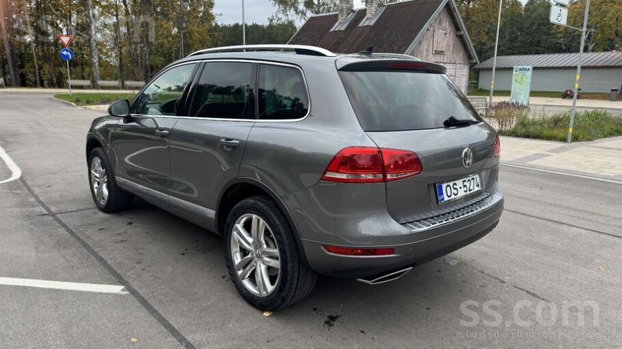 Pelēks Volkswagen Touareg 2014 Rīga, ar dzinēja tilpumu 3.00 L un nobraukumu 236 tūkst. km par 13000 €, foto 4 vietnē AUTOMOTO.COM.LV