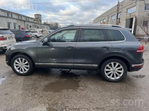 Grey Volkswagen Touareg 2015 in Riga, with an engine capacity of 3.00 L and mileage of 135 thousand km for 21000 €, photo 2 on AUTOMOTO.COM.LV