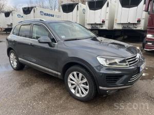 Grey Volkswagen Touareg 2015 in Riga, with an engine capacity of 3.00 L and mileage of 135 thousand km for 21000 €, photo 7 on AUTOMOTO.COM.LV