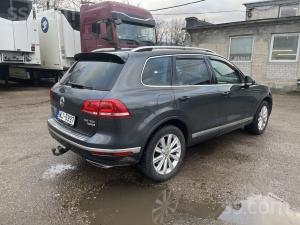 Grey Volkswagen Touareg 2015 in Riga, with an engine capacity of 3.00 L and mileage of 135 thousand km for 21000 €, photo 8 on AUTOMOTO.COM.LV