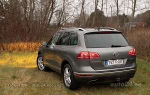 Pelēks Volkswagen Touareg 2015 Tallina, ar dzinēja tilpumu 4.10 L un nobraukumu 150 tūkst. km par 21500 €, foto 4 vietnē AUTOMOTO.COM.LV