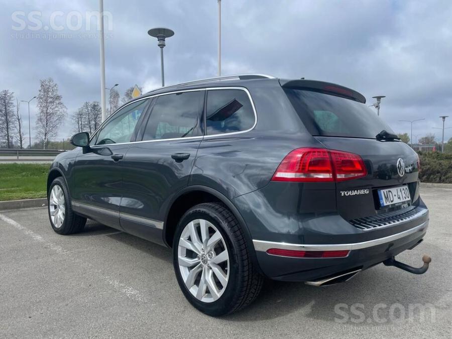 Pelēks Volkswagen Touareg 2015 Rīga, ar dzinēja tilpumu 3.00 L un nobraukumu 207 tūkst. km par 15000 €, foto 3 vietnē AUTOMOTO.COM.LV
