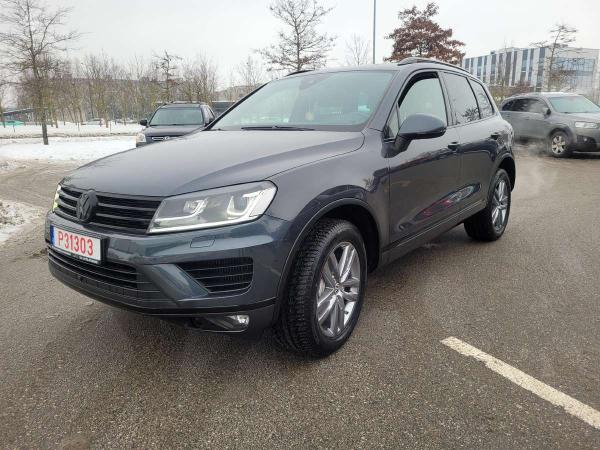 Pelēks Volkswagen Touareg 2015 Viļņa, ar dzinēja tilpumu 2.97 L un nobraukumu 254 tūkst. km par 16200 €, foto 1 vietnē AUTOMOTO.COM.LV