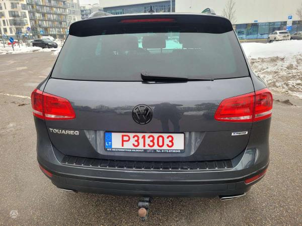Pelēks Volkswagen Touareg 2015 Viļņa, ar dzinēja tilpumu 2.97 L un nobraukumu 254 tūkst. km par 16200 €, foto 7 vietnē AUTOMOTO.COM.LV