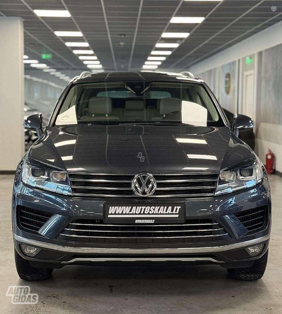 Pelēks Volkswagen Touareg 2015 Klaipėda, ar dzinēja tilpumu 3.00 L un nobraukumu 232 tūkst. km par 17900 €, foto 2 vietnē AUTOMOTO.COM.LV