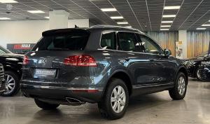 Grey Volkswagen Touareg 2015 in Klaipeda, with an engine capacity of 2.97 L and mileage of 232 thousand km for 17900 €, photo 14 on AUTOMOTO.COM.LV