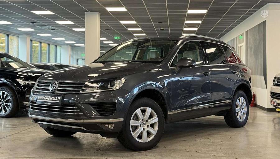 Grey Volkswagen Touareg 2015 in Klaipeda, with an engine capacity of 2.97 L and mileage of 232 thousand km for 17900 €, photo 17 on AUTOMOTO.COM.LV