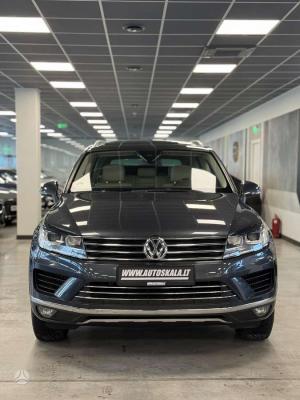 Grey Volkswagen Touareg 2015 in Klaipeda, with an engine capacity of 2.97 L and mileage of 232 thousand km for 17900 €, photo 23 on AUTOMOTO.COM.LV