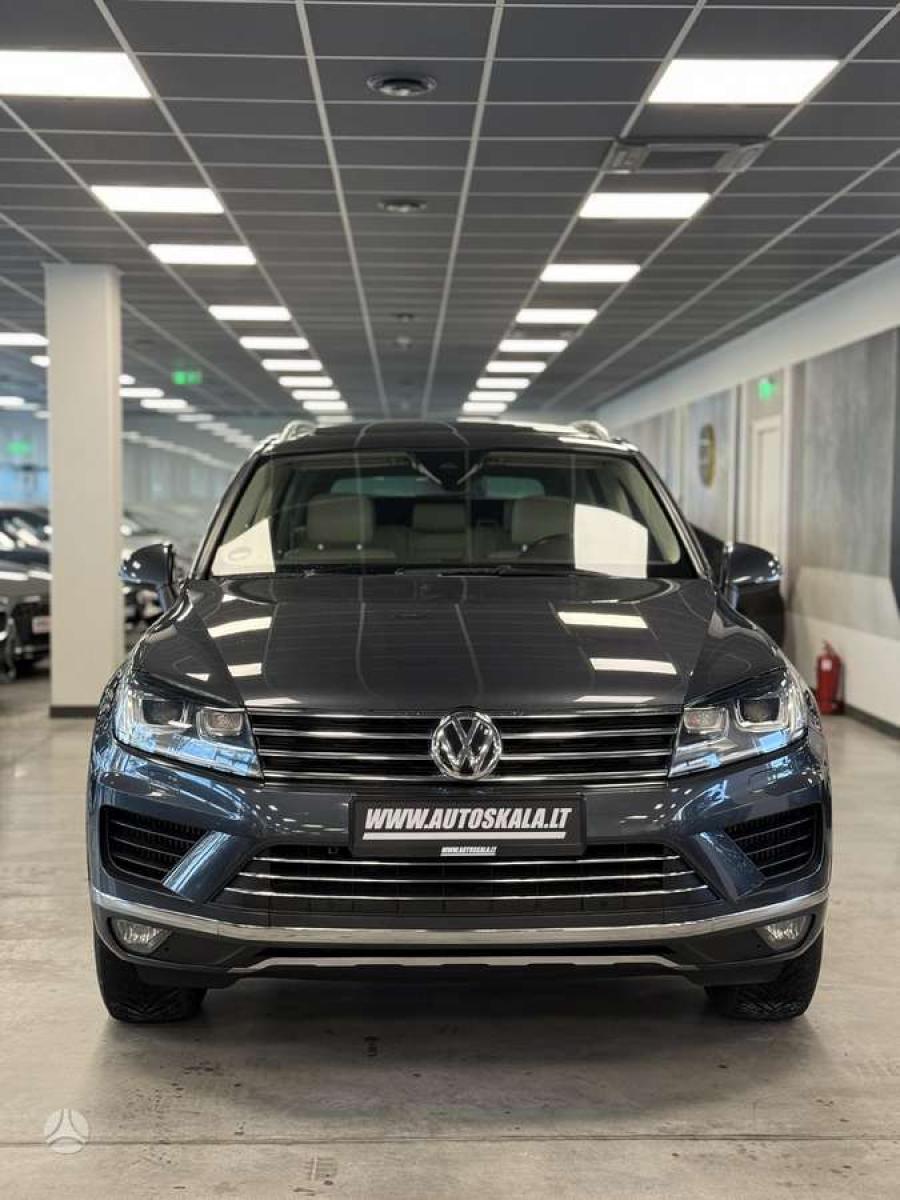 Grey Volkswagen Touareg 2015 in Klaipeda, with an engine capacity of 2.97 L and mileage of 232 thousand km for 17900 €, photo 23 on AUTOMOTO.COM.LV