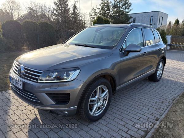Pelēks Volkswagen Touareg 2015 Tallina, ar dzinēja tilpumu 4.10 L un nobraukumu 152 tūkst. km par 18700 €, foto 1 vietnē AUTOMOTO.COM.LV