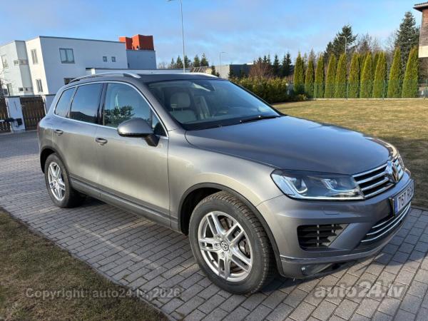 Pelēks Volkswagen Touareg 2015 Tallina, ar dzinēja tilpumu 4.10 L un nobraukumu 152 tūkst. km par 18700 €, foto 2 vietnē AUTOMOTO.COM.LV
