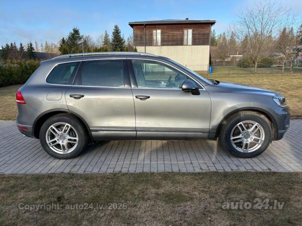 Pelēks Volkswagen Touareg 2015 Tallina, ar dzinēja tilpumu 4.10 L un nobraukumu 152 tūkst. km par 18700 €, foto 4 vietnē AUTOMOTO.COM.LV