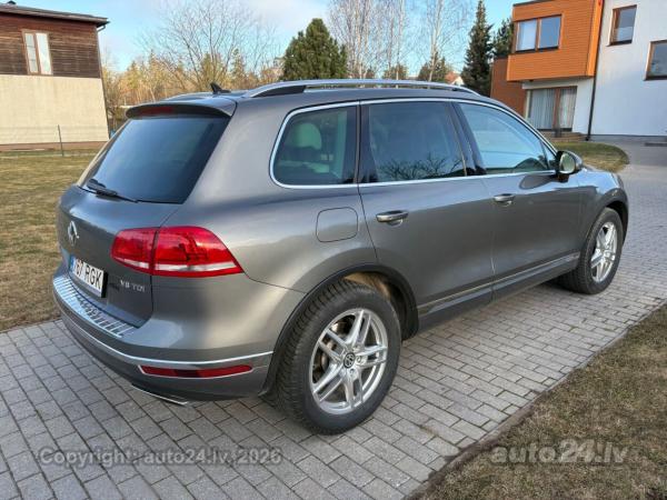 Pelēks Volkswagen Touareg 2015 Tallina, ar dzinēja tilpumu 4.10 L un nobraukumu 152 tūkst. km par 18700 €, foto 5 vietnē AUTOMOTO.COM.LV