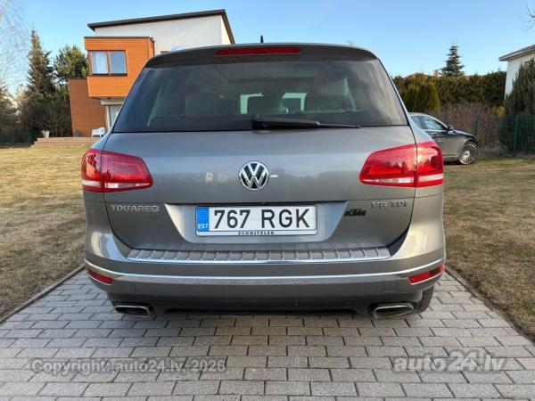 Pelēks Volkswagen Touareg 2015 Tallina, ar dzinēja tilpumu 4.10 L un nobraukumu 152 tūkst. km par 18700 €, foto 6 vietnē AUTOMOTO.COM.LV