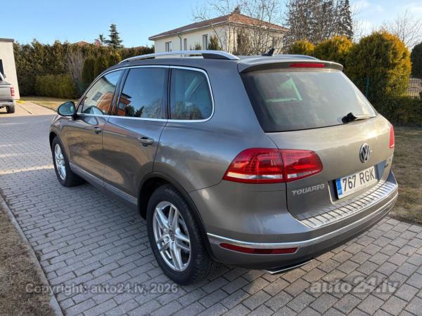 Pelēks Volkswagen Touareg 2015 Tallina, ar dzinēja tilpumu 4.10 L un nobraukumu 152 tūkst. km par 18700 €, foto 7 vietnē AUTOMOTO.COM.LV