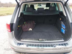 Grey Volkswagen Touareg 2015 in Tallinn, with an engine capacity of 3.00 L and mileage of 210 thousand km for 12345 €, photo 4 on AUTOMOTO.COM.LV