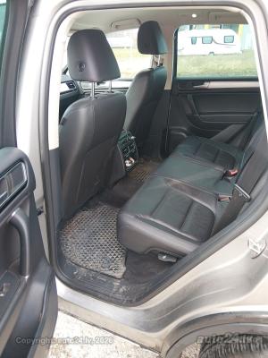 Grey Volkswagen Touareg 2015 in Tallinn, with an engine capacity of 3.00 L and mileage of 210 thousand km for 12345 €, photo 5 on AUTOMOTO.COM.LV