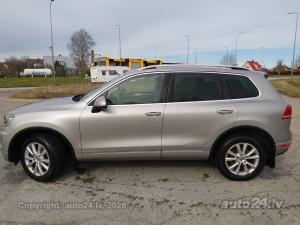 Grey Volkswagen Touareg 2015 in Tallinn, with an engine capacity of 3.00 L and mileage of 210 thousand km for 12345 €, photo 7 on AUTOMOTO.COM.LV