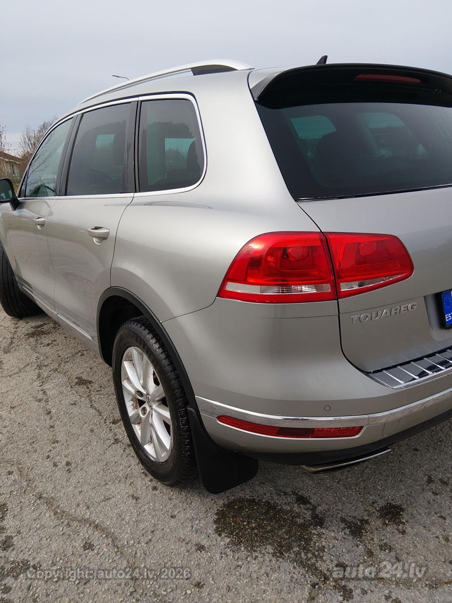 Grey Volkswagen Touareg 2015 in Tallinn, with an engine capacity of 3.00 L and mileage of 210 thousand km for 12345 €, photo 10 on AUTOMOTO.COM.LV