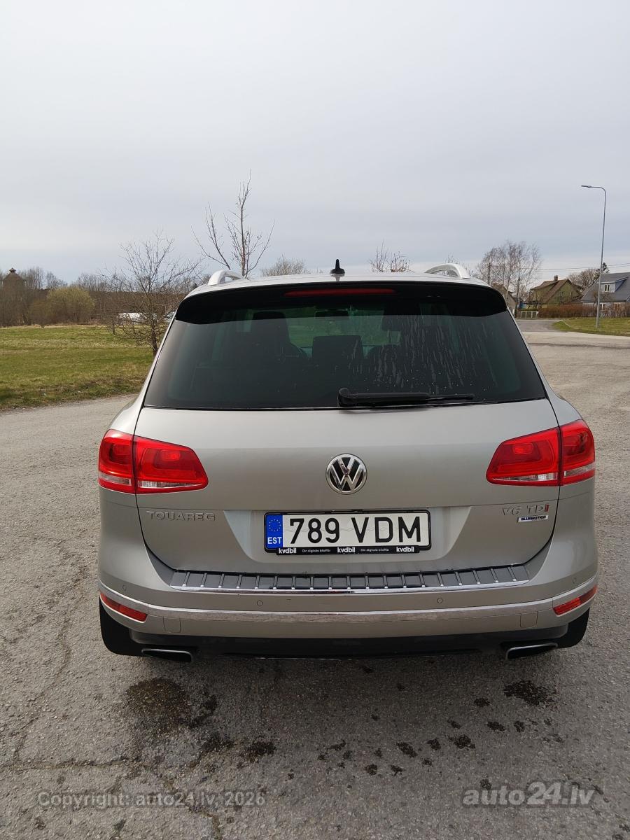 Grey Volkswagen Touareg 2015 in Tallinn, with an engine capacity of 3.00 L and mileage of 210 thousand km for 12345 €, photo 11 on AUTOMOTO.COM.LV
