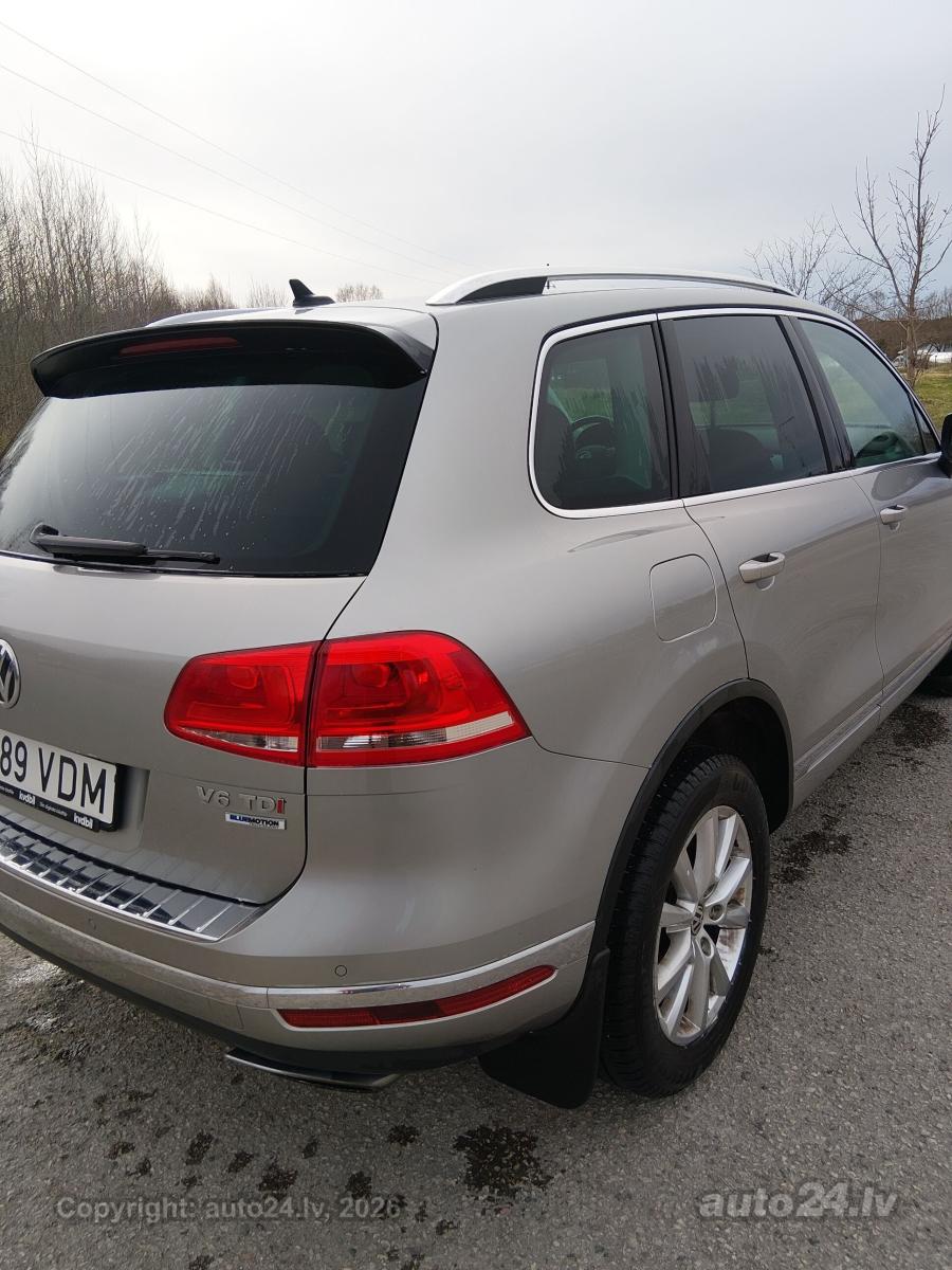Grey Volkswagen Touareg 2015 in Tallinn, with an engine capacity of 3.00 L and mileage of 210 thousand km for 12345 €, photo 12 on AUTOMOTO.COM.LV