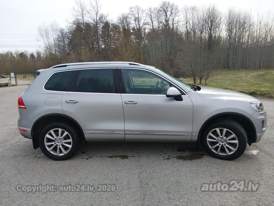 Grey Volkswagen Touareg 2015 in Tallinn, with an engine capacity of 3.00 L and mileage of 210 thousand km for 12345 €, photo 15 on AUTOMOTO.COM.LV
