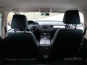 Grey Volkswagen Touareg 2015 in Tallinn, with an engine capacity of 3.00 L and mileage of 210 thousand km for 12345 €, photo 16 on AUTOMOTO.COM.LV