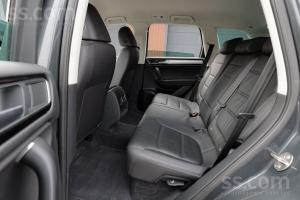 Pelēks Volkswagen Touareg 2015 Jelgava, ar dzinēja tilpumu 3.00 L un nobraukumu 0 tūkst. km par 12990 €, foto 10 vietnē AUTOMOTO.COM.LV