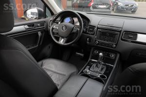 Pelēks Volkswagen Touareg 2015 Jelgava, ar dzinēja tilpumu 3.00 L un nobraukumu 0 tūkst. km par 12990 €, foto 13 vietnē AUTOMOTO.COM.LV