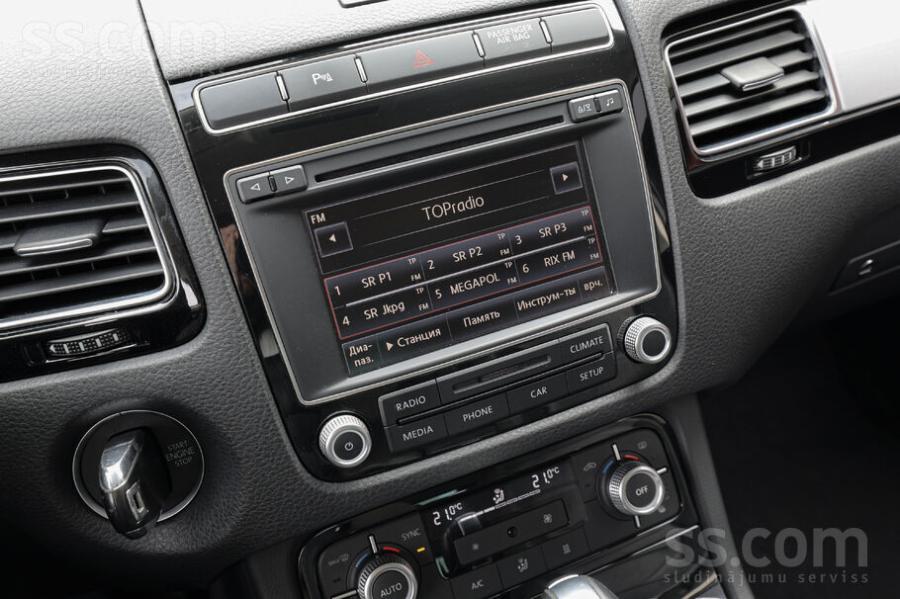 Pelēks Volkswagen Touareg 2015 Jelgava, ar dzinēja tilpumu 3.00 L un nobraukumu 0 tūkst. km par 12990 €, foto 14 vietnē AUTOMOTO.COM.LV