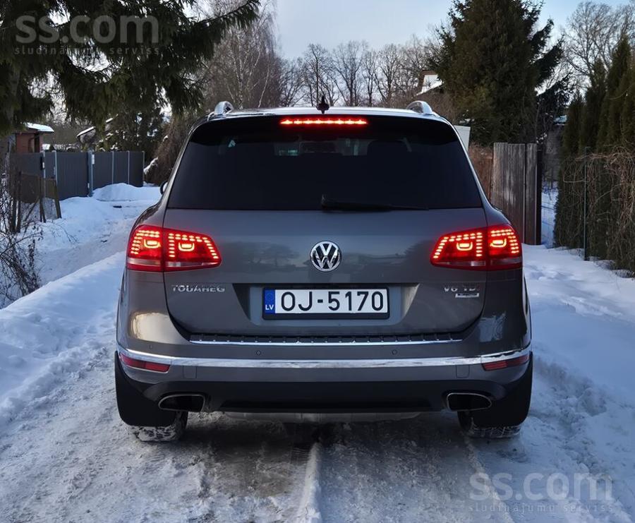 Grey Volkswagen Touareg 2015 in Jelgava, with an engine capacity of 3.00 L and mileage of 215 thousand km for 15490 €, photo 5 on AUTOMOTO.COM.LV