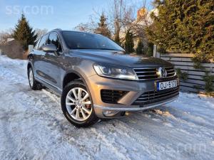 Grey Volkswagen Touareg 2015 in Jelgava, with an engine capacity of 3.00 L and mileage of 215 thousand km for 15490 €, photo 7 on AUTOMOTO.COM.LV