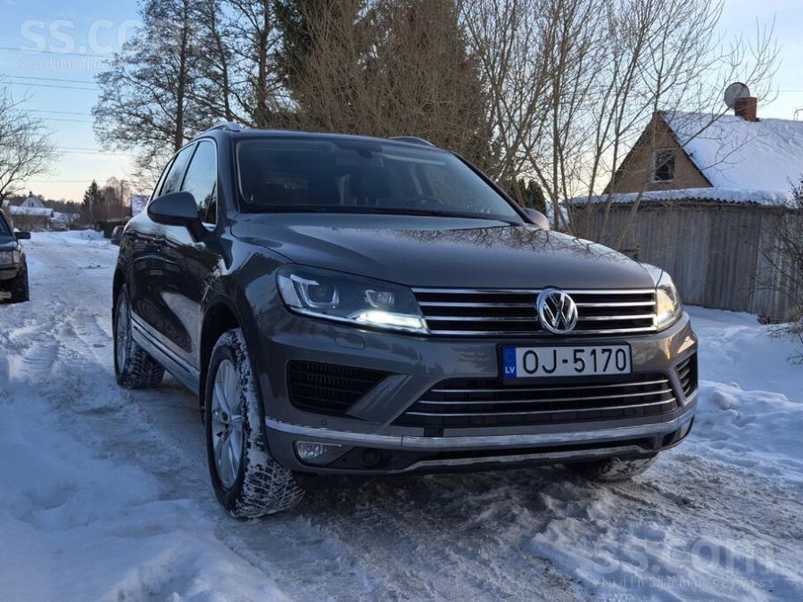 Grey Volkswagen Touareg 2015 in Jelgava, with an engine capacity of 3.00 L and mileage of 215 thousand km for 15490 €, photo 8 on AUTOMOTO.COM.LV