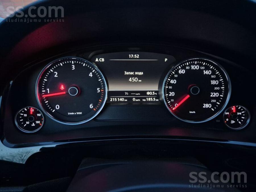Grey Volkswagen Touareg 2015 in Jelgava, with an engine capacity of 3.00 L and mileage of 215 thousand km for 15490 €, photo 21 on AUTOMOTO.COM.LV