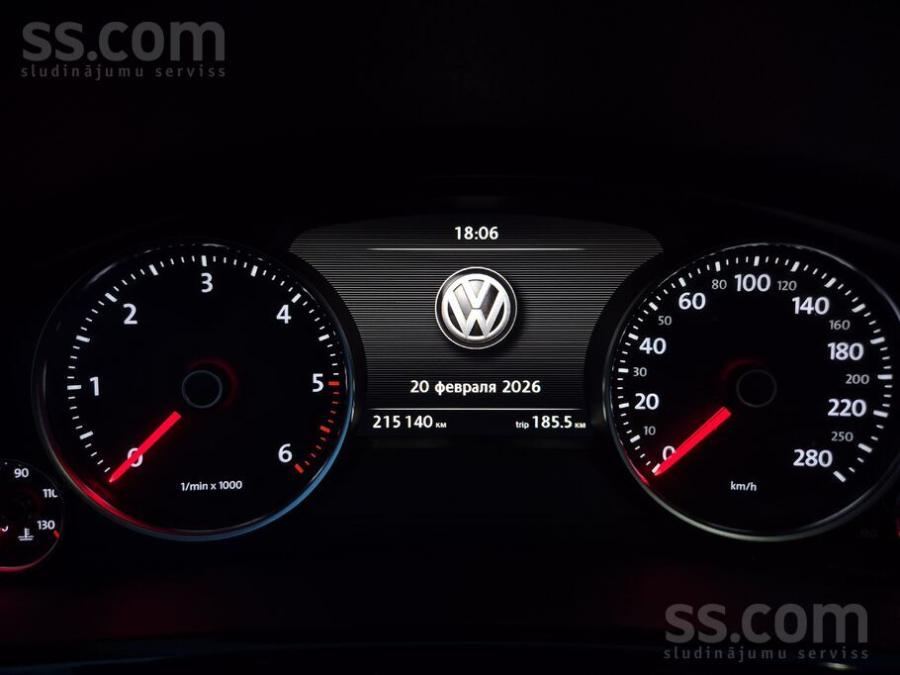 Grey Volkswagen Touareg 2015 in Jelgava, with an engine capacity of 3.00 L and mileage of 215 thousand km for 15490 €, photo 22 on AUTOMOTO.COM.LV